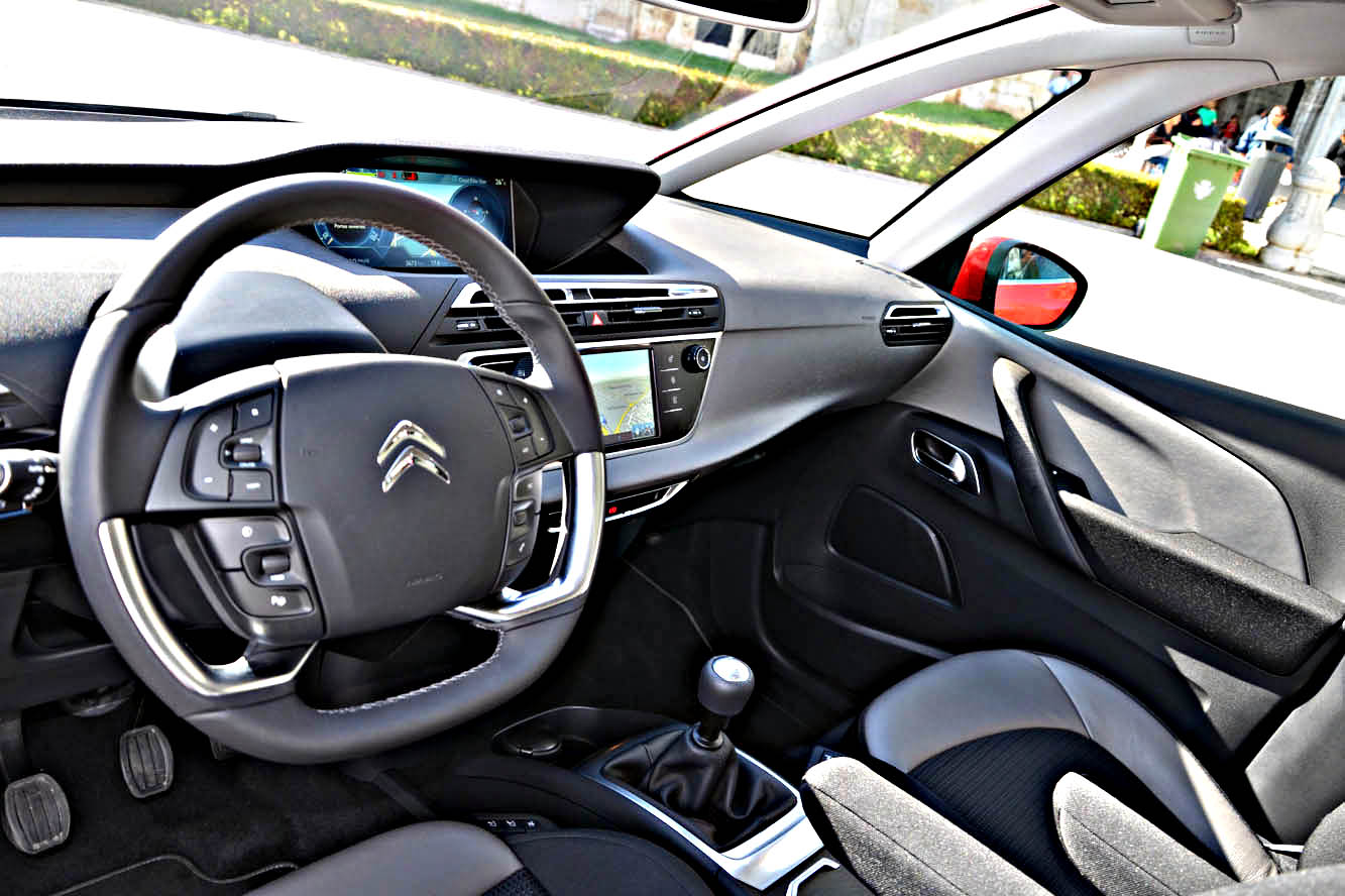 Photo Citroen C4-Picasso-e-HDi Interieur / Exterieur année: 2013 Photo Citroen C4-Picasso-e-HDi Interieur / Exterieur année: 2013